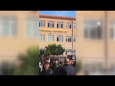 Manisa'da okul yakınında silahla ateş açılması ihbarına ekipler sevk edildi