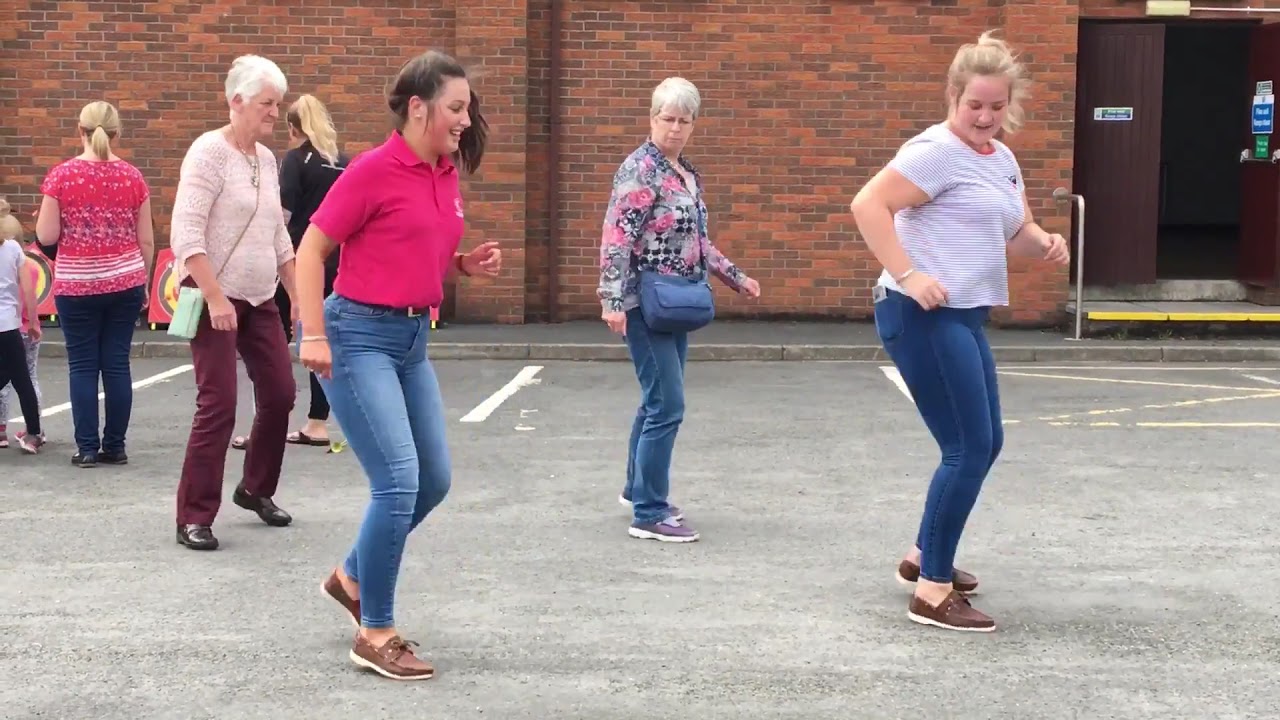 Irish Country Music - 2 young girls Dance and Jive to the beat. - YouTube