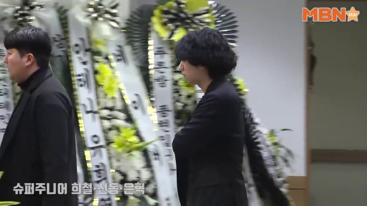 SUJU Hechul, Shindong, Eunhyuk Visited Jonghyun SHINEE funeral - YouTube