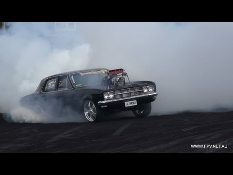 BLOWN V8 HOLDEN HT ( UCSMOKE ) BURNOUT AT SUMMERNATS 25 - YouTube