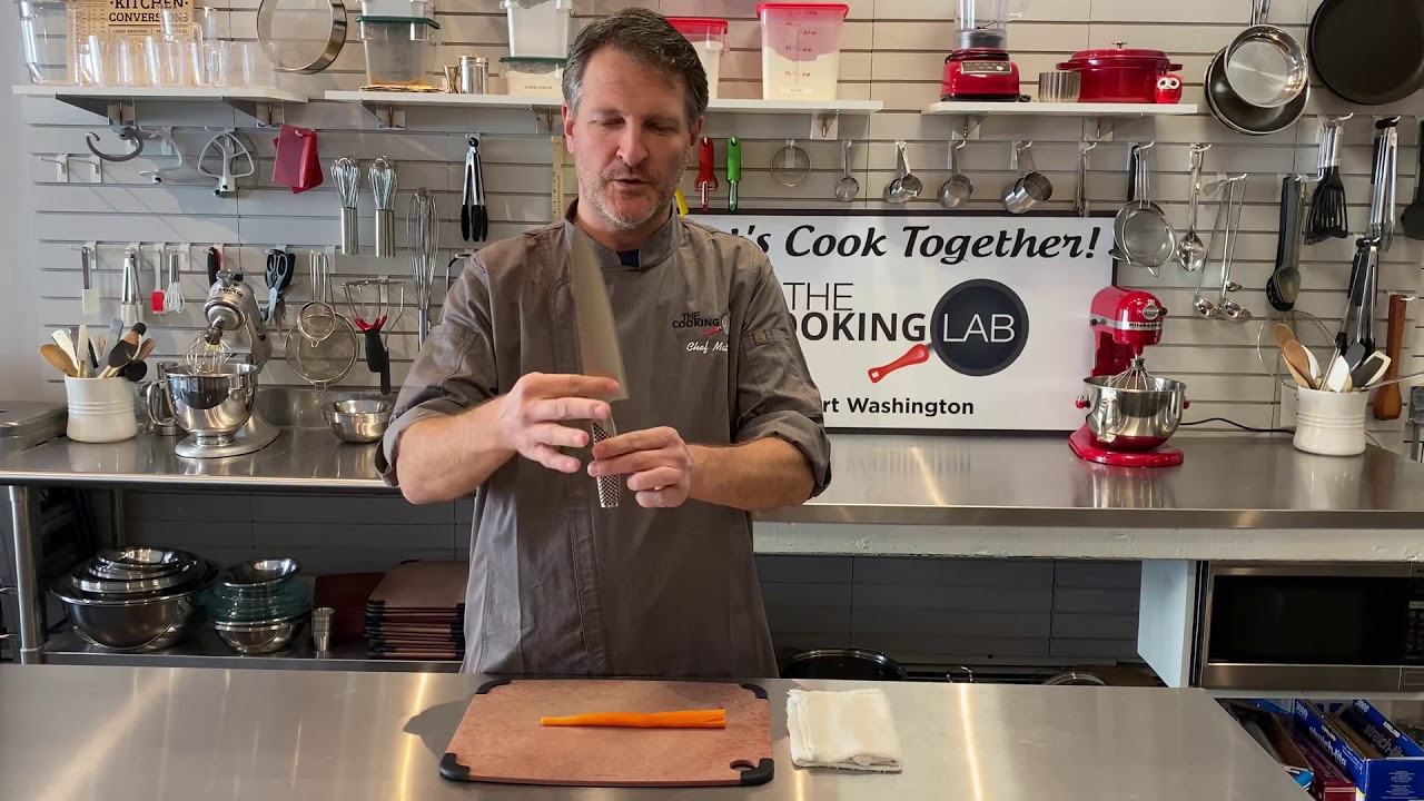 How to Properly Hold a Chef’s Knife 🔪 - YouTube