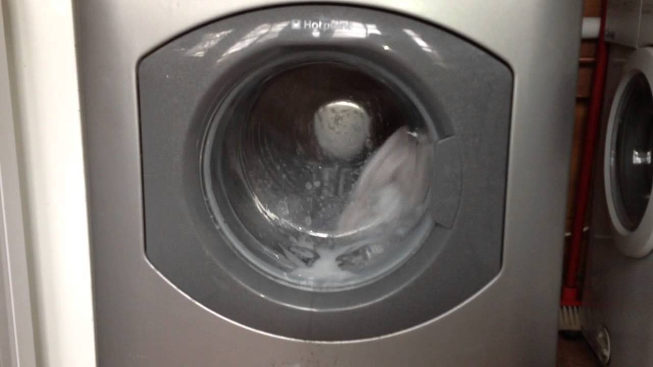Hotpoint Aquarius WT540G - Wash Action - YouTube