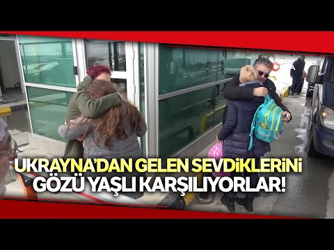 Ukrayna’dan Ana Vatana Gelen Vatandaşları Aileleri Gözleri Yaşlı Karşılıyor