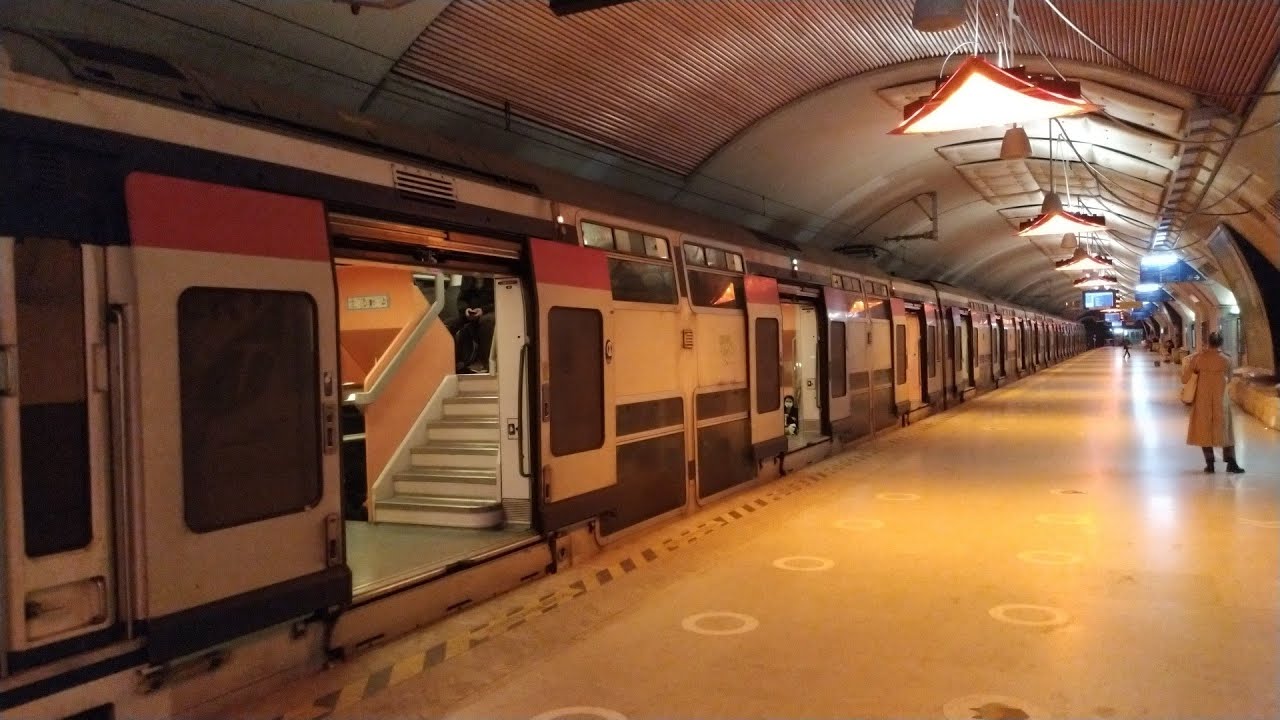 [ Paris ] RER-E MI2N EOLE Z22500 en gare de Magenta-Paris-Nord - YouTube