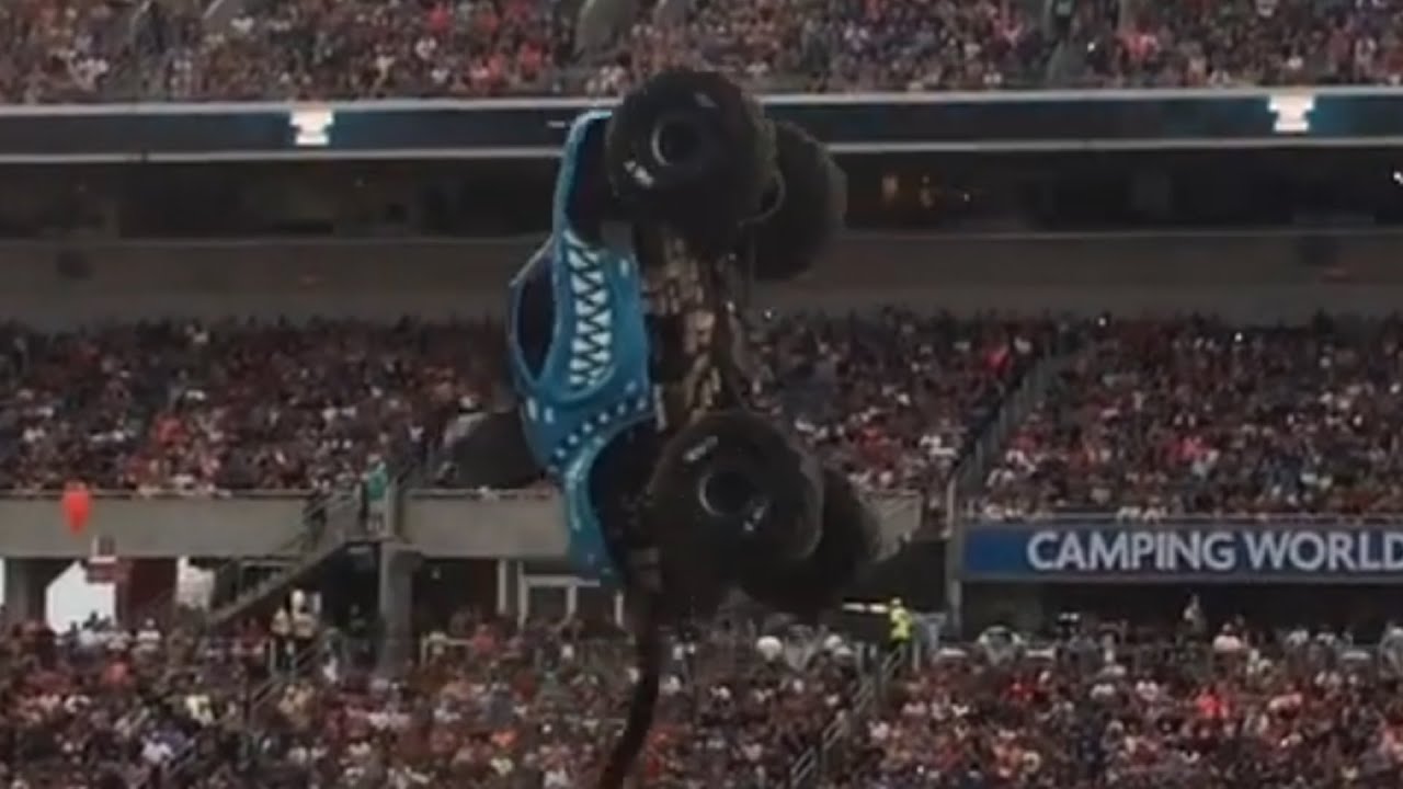 Monster Jam World Finals 20 High Jump - YouTube