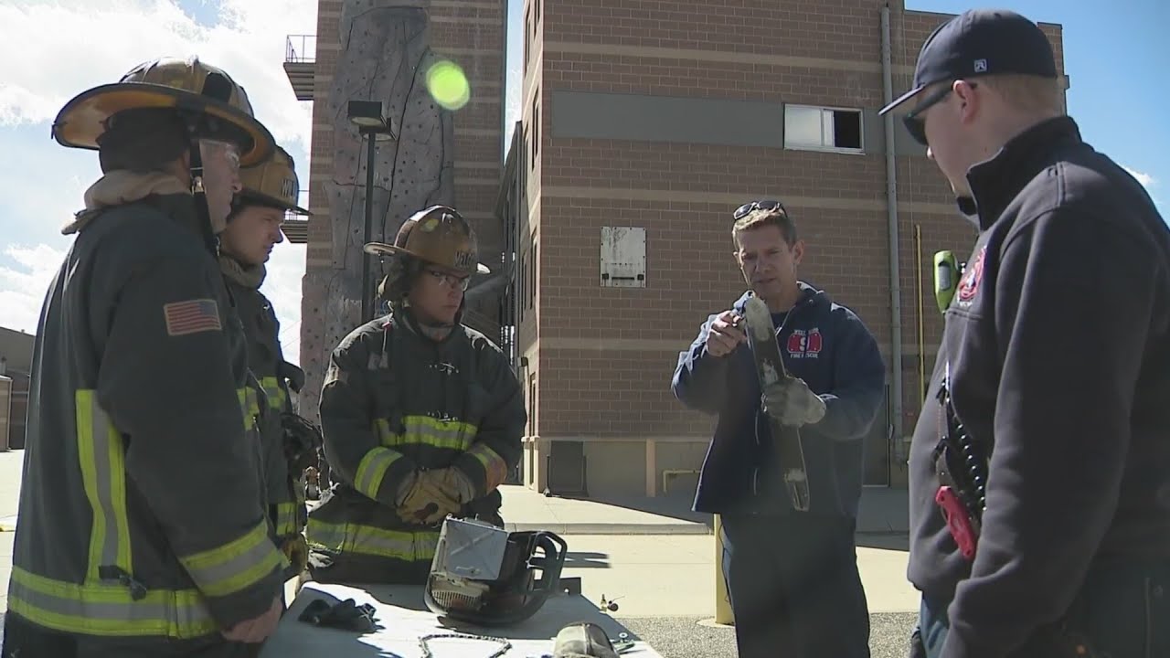 Agencies prepare as strong winds cause high fire danger - YouTube