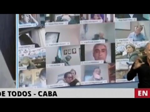 Pillan a un diputado argentino besando el pecho de su pareja en plena sesión parlamentaria