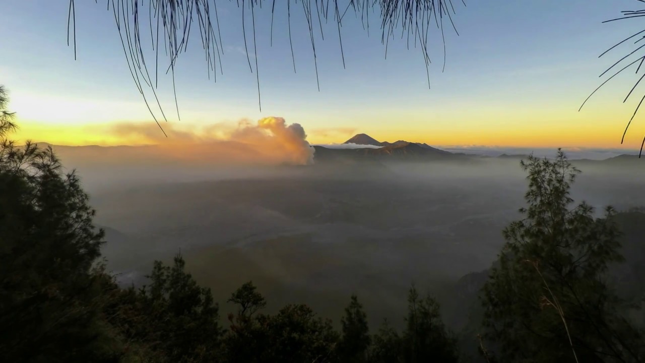Bromo sunrise timelapse - YouTube