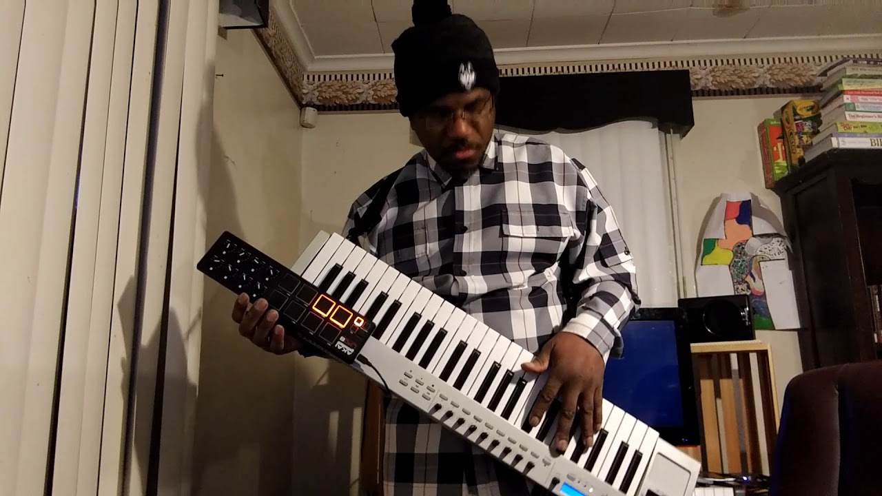 Bass Keytar: Part 1 - Practicing the "Jamerson Etudes" on a homemade ...