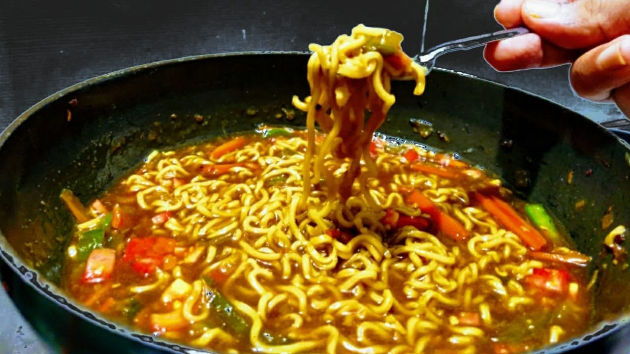 how to make unique style maggi || Unique style maggi recipe || soupy ...