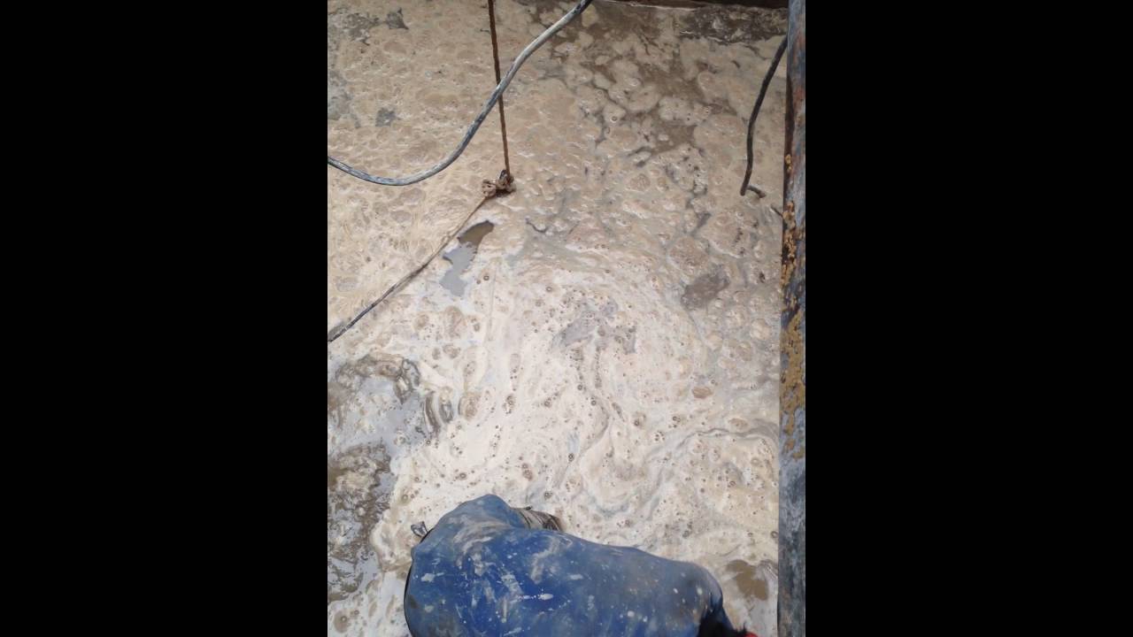 Bentonite in the tank - YouTube