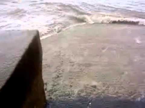 Teh beginning of a tsunami - YouTube