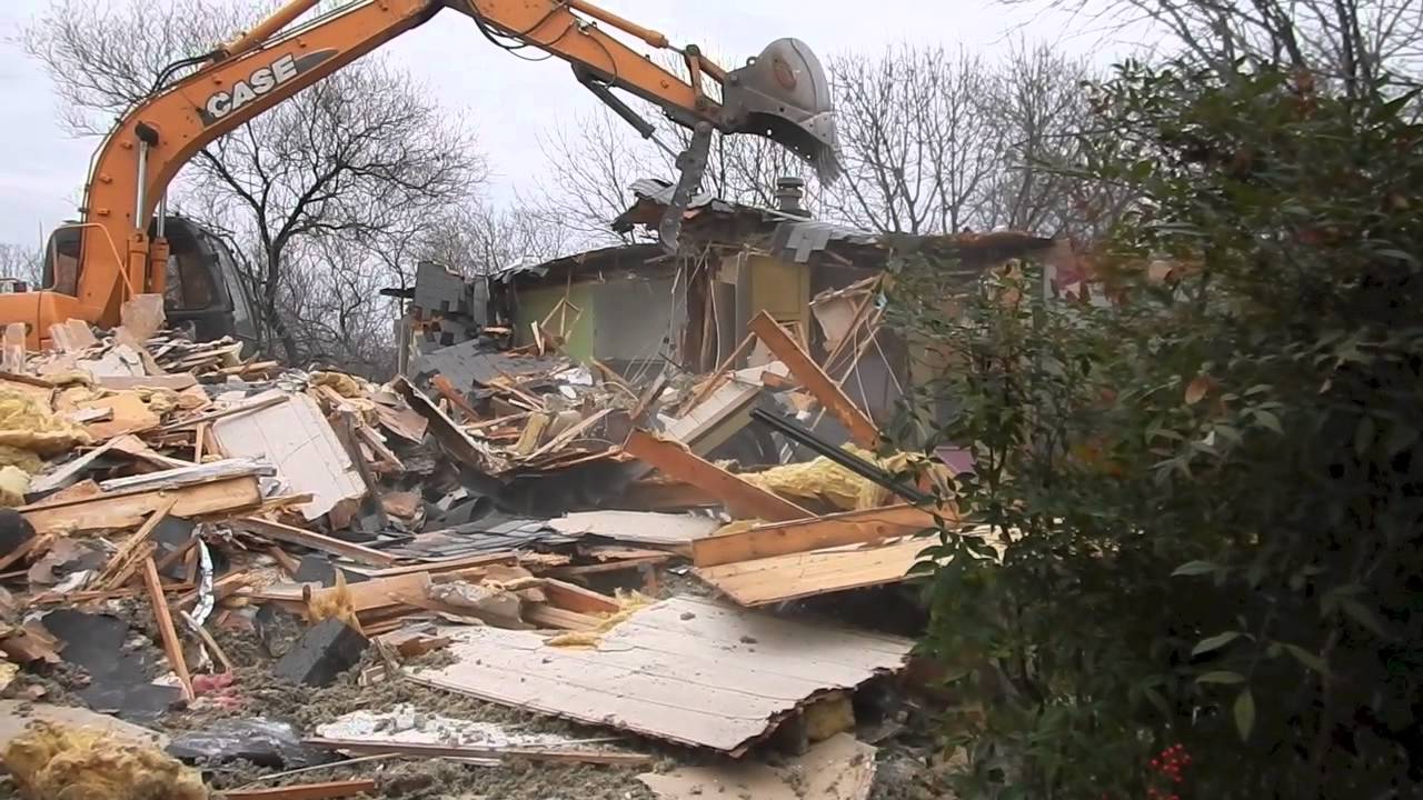 excavator demolishing old house - YouTube