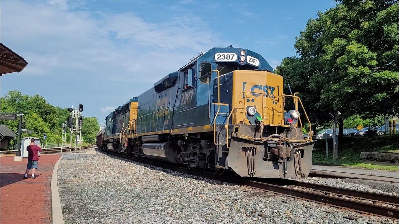 CSX D786 enters the Old Main Line with a slug set and a Conrail/NYC ...
