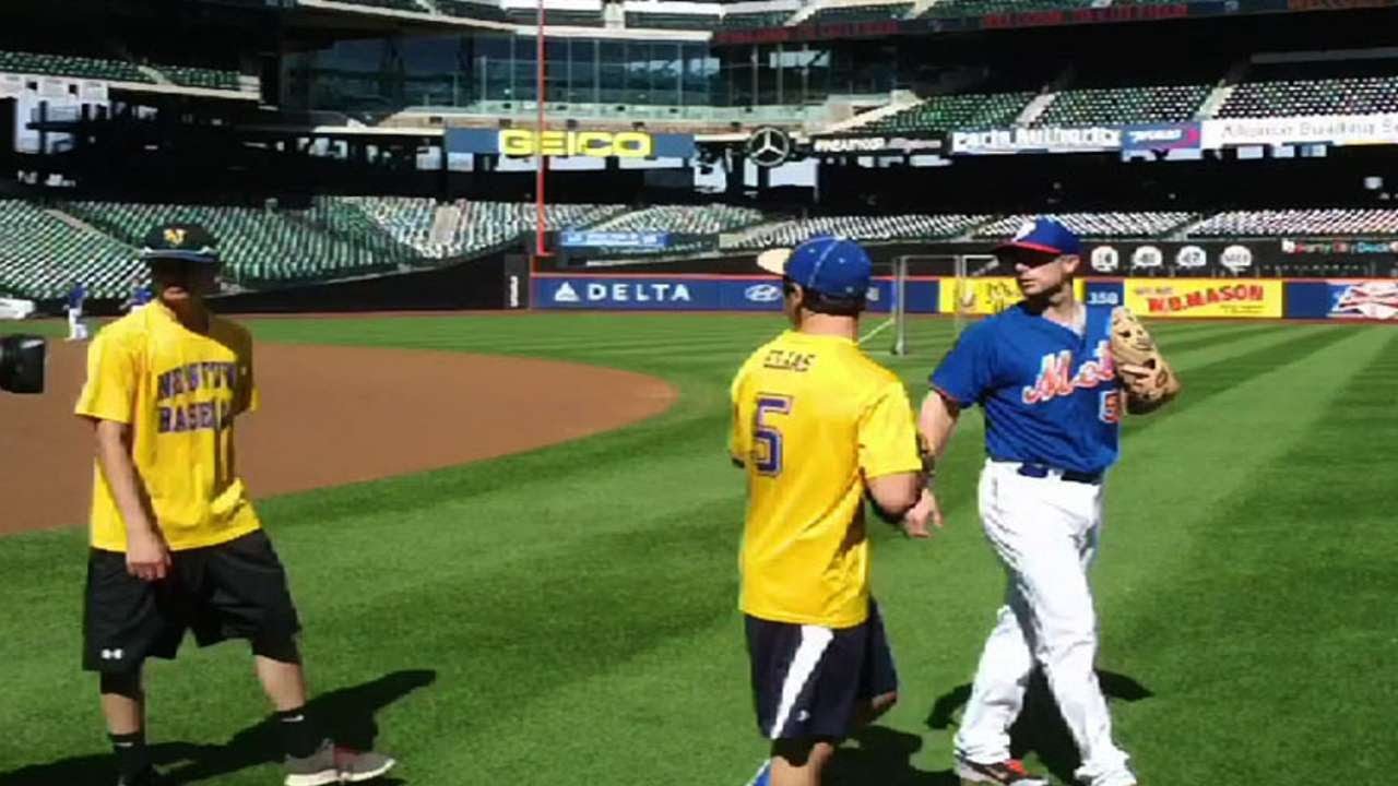 David Wright plays catch with Newtown players - YouTube