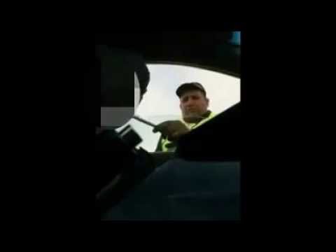 Telefon çəkilişindən qorxan yol polis işçisi (SANCAQ)