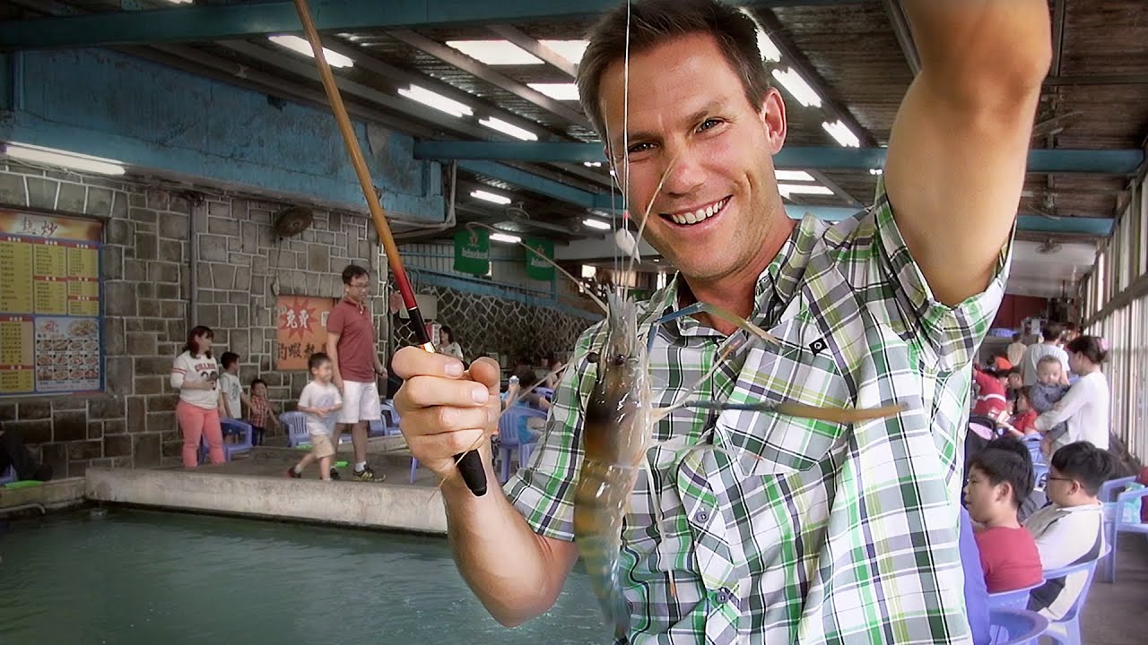 Indoor Shrimp Fishing in Taipei, Taiwan - YouTube