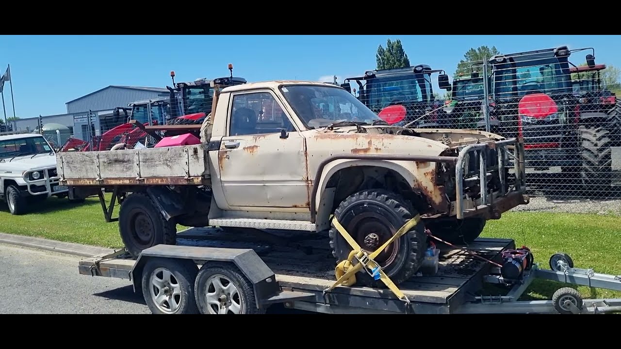 rusty 1979 toyota hilux 4x4 - YouTube