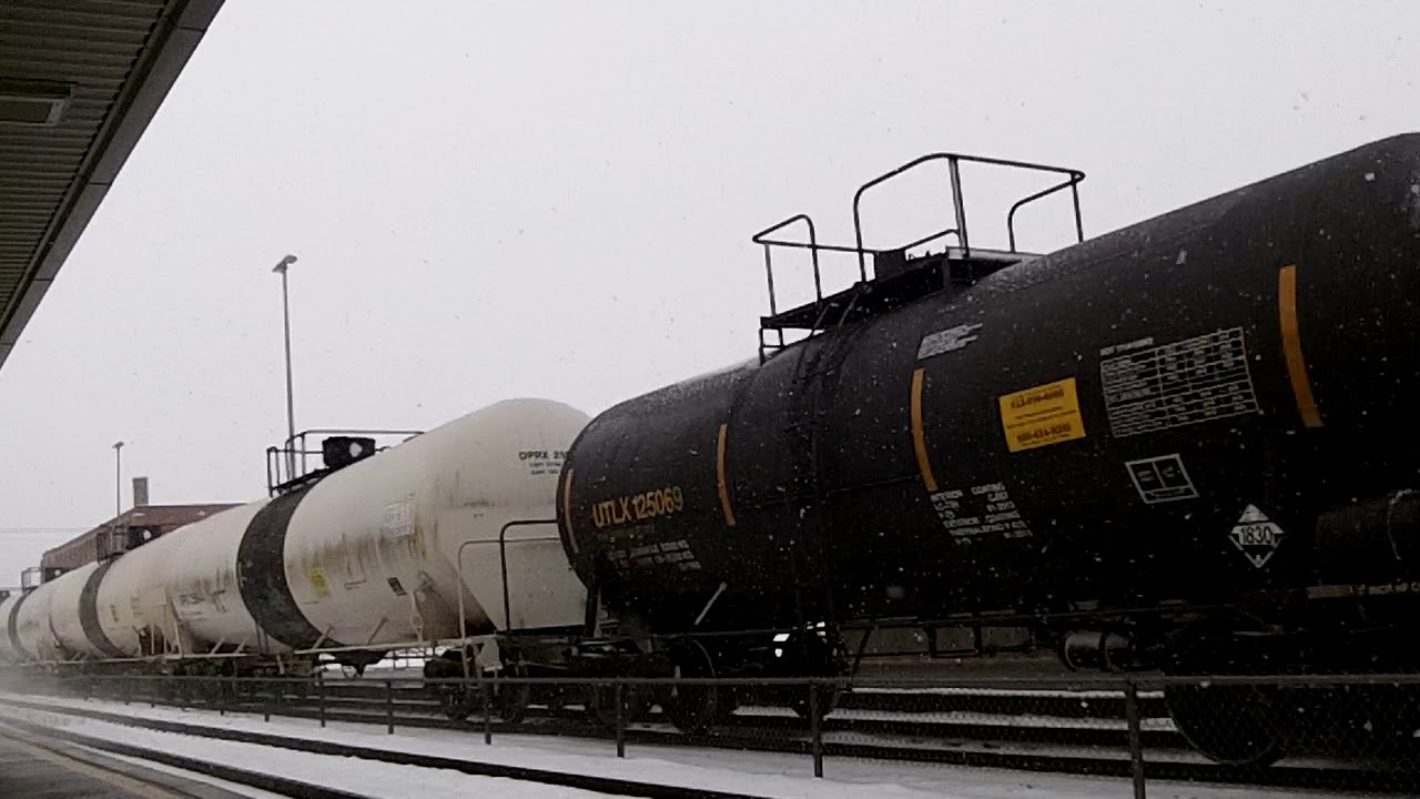 CN 384 w/ CN 2254, CN 2189 & IC 2721 leads this long EB Mixed/Autorack ...