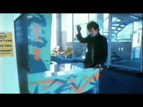 David Blue plays pinball - YouTube