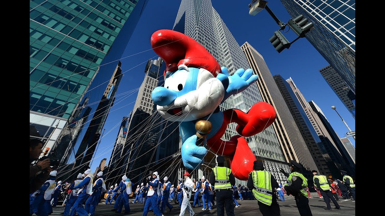 Macy's Parade Balloons: Papa Smurf - YouTube