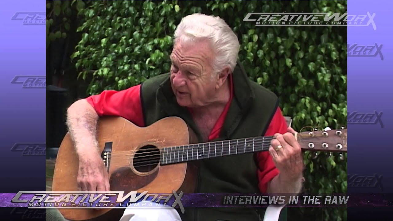 Eddie Albert sings on camera for the last time - 2001 - YouTube