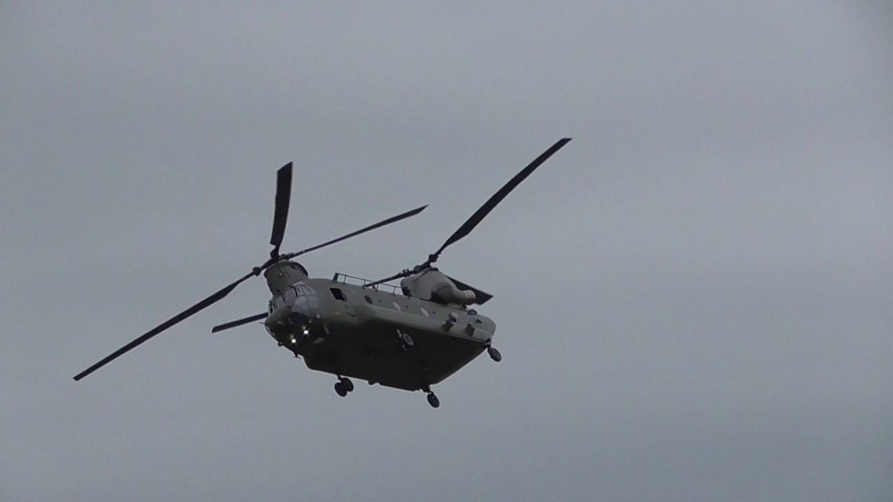 RIAT 2016 Royal Air Force Chinook Display Team - YouTube