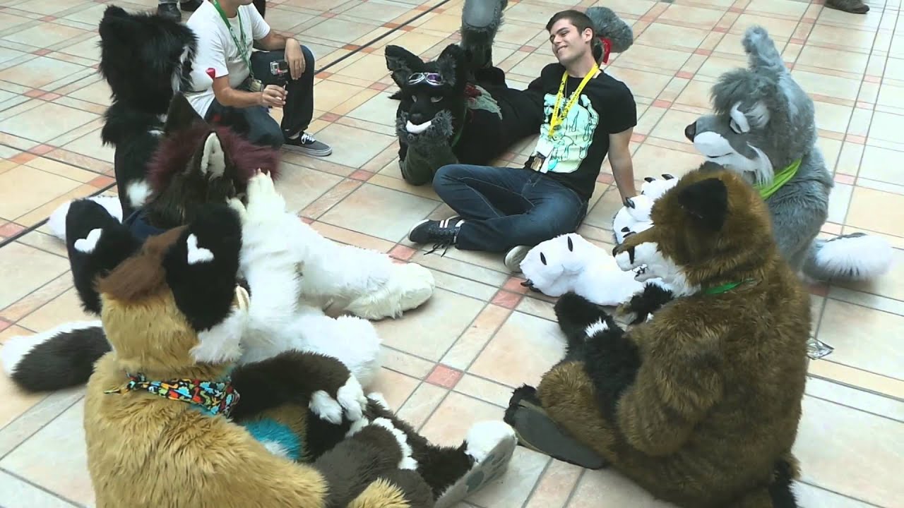 [Eurofurence 2015] Furries dancing in the lobby - YouTube