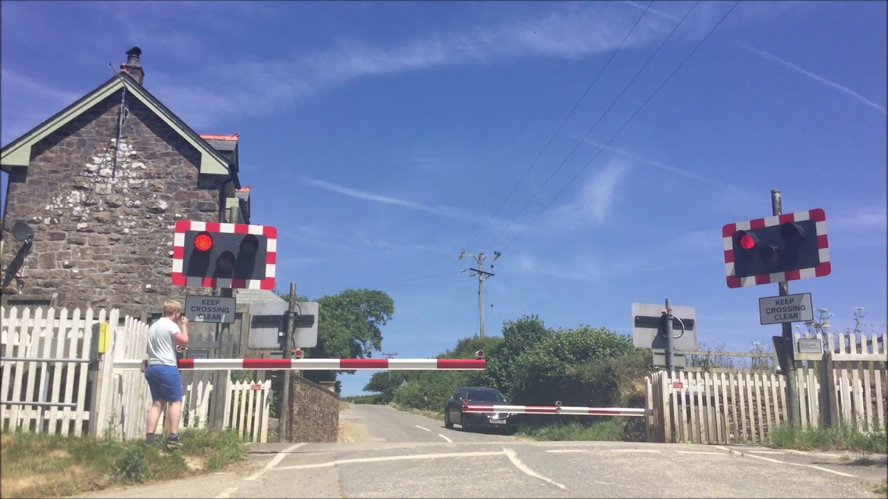 Coswarth Level Crossing (Cornwall) 25.06.2018 - YouTube
