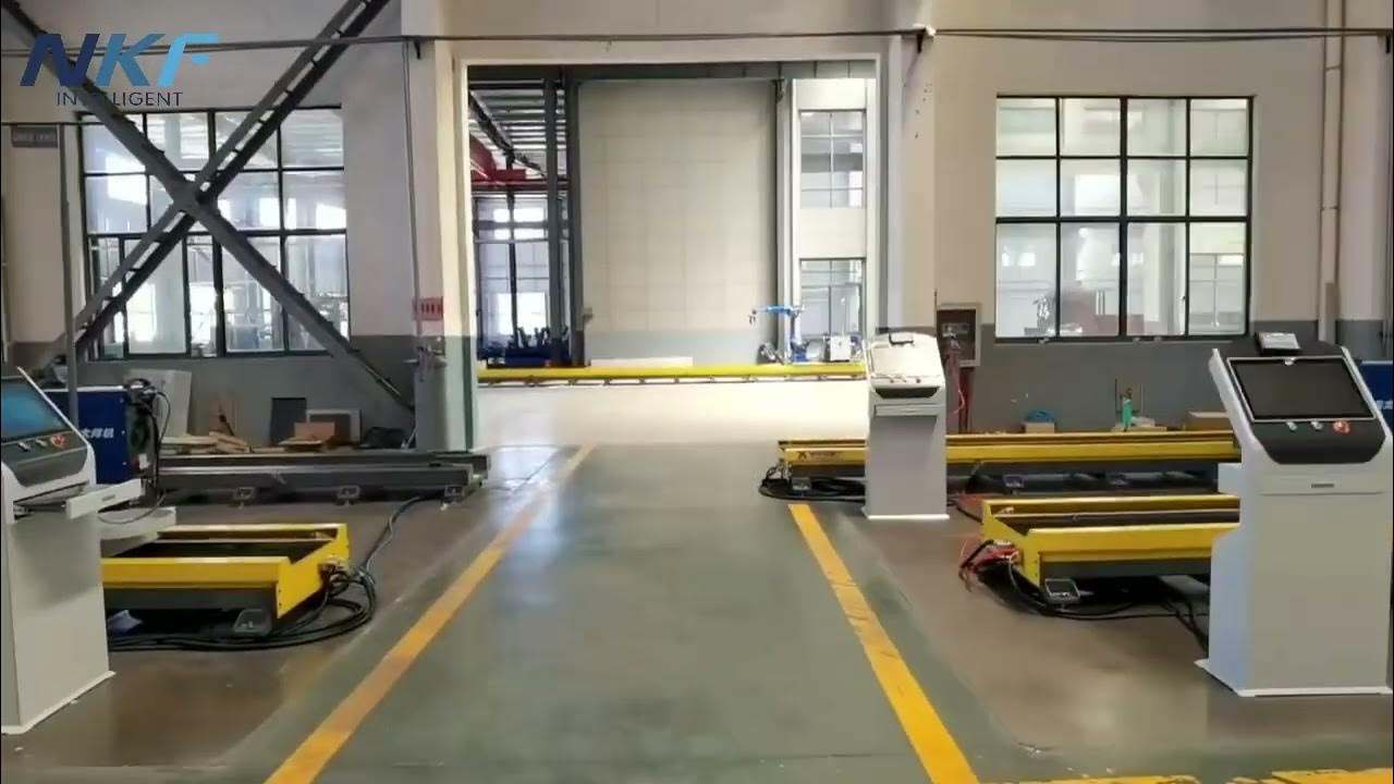Demonstration of our linear rail supporting Yaskawa robots applied to automated welding. - YouTube