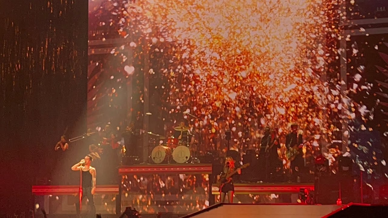Victorious - P!ATD Live in St. Paul - YouTube