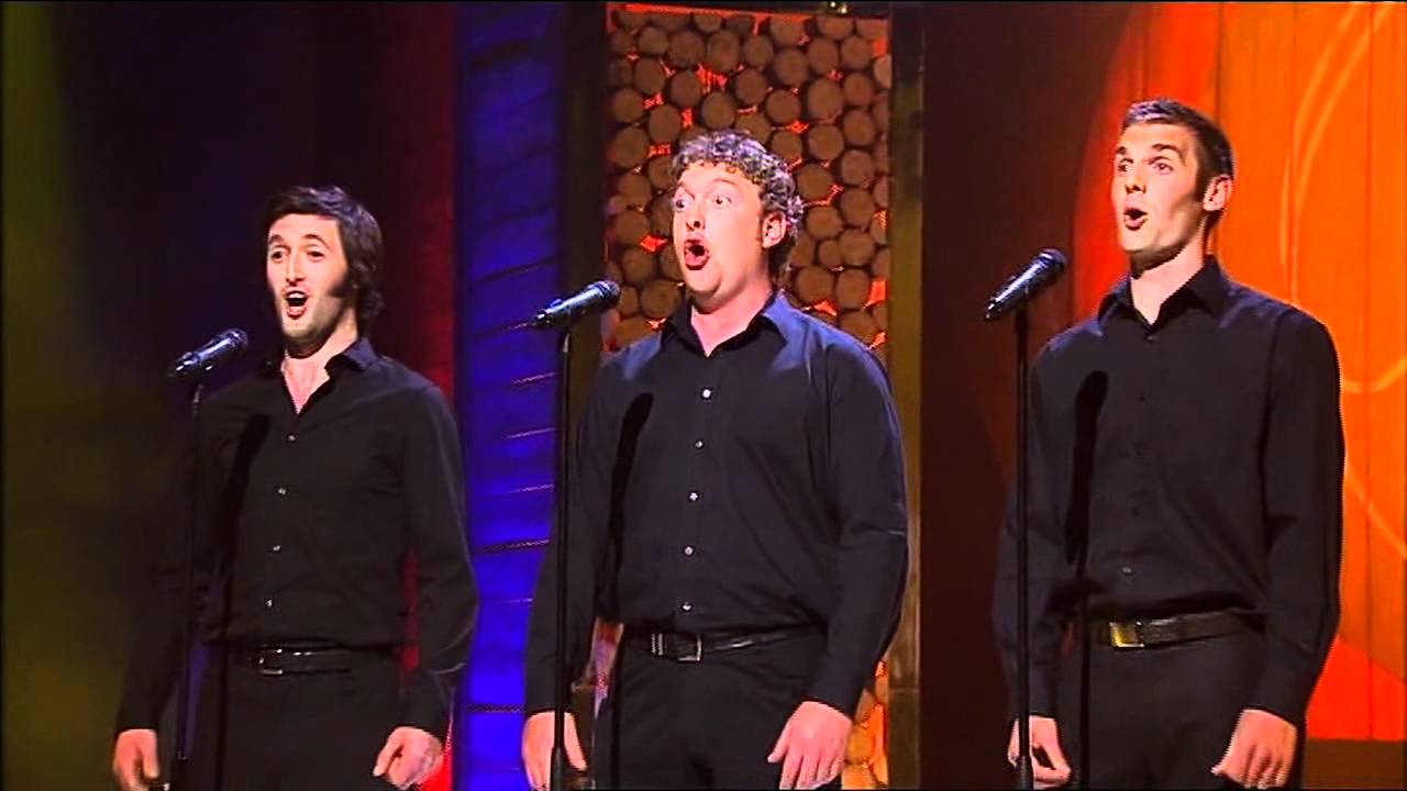 Triawd Bro Ddyfi - Moliannwn - Noson Lawen 2011 - YouTube