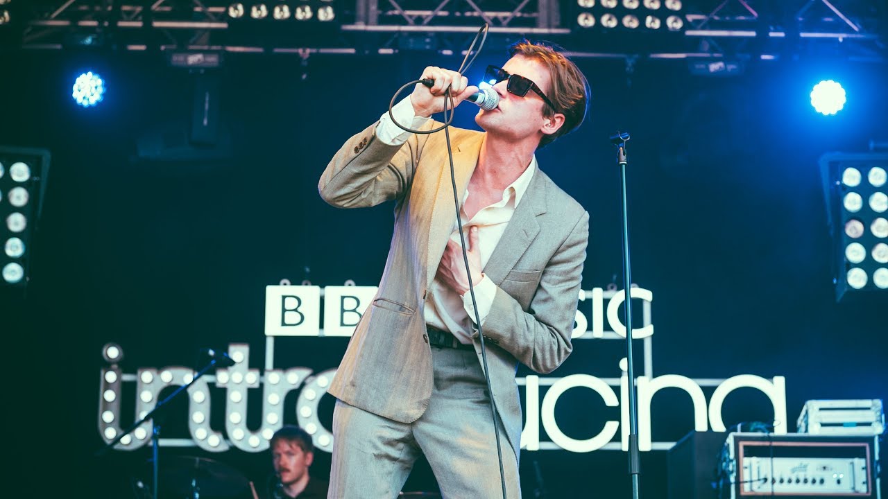 Do Nothing - Gangs (Reading + Leeds 2019) - YouTube