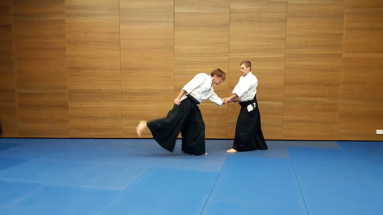 Tachi waza, Shomen uchi, Sokumen irimi nage - YouTube