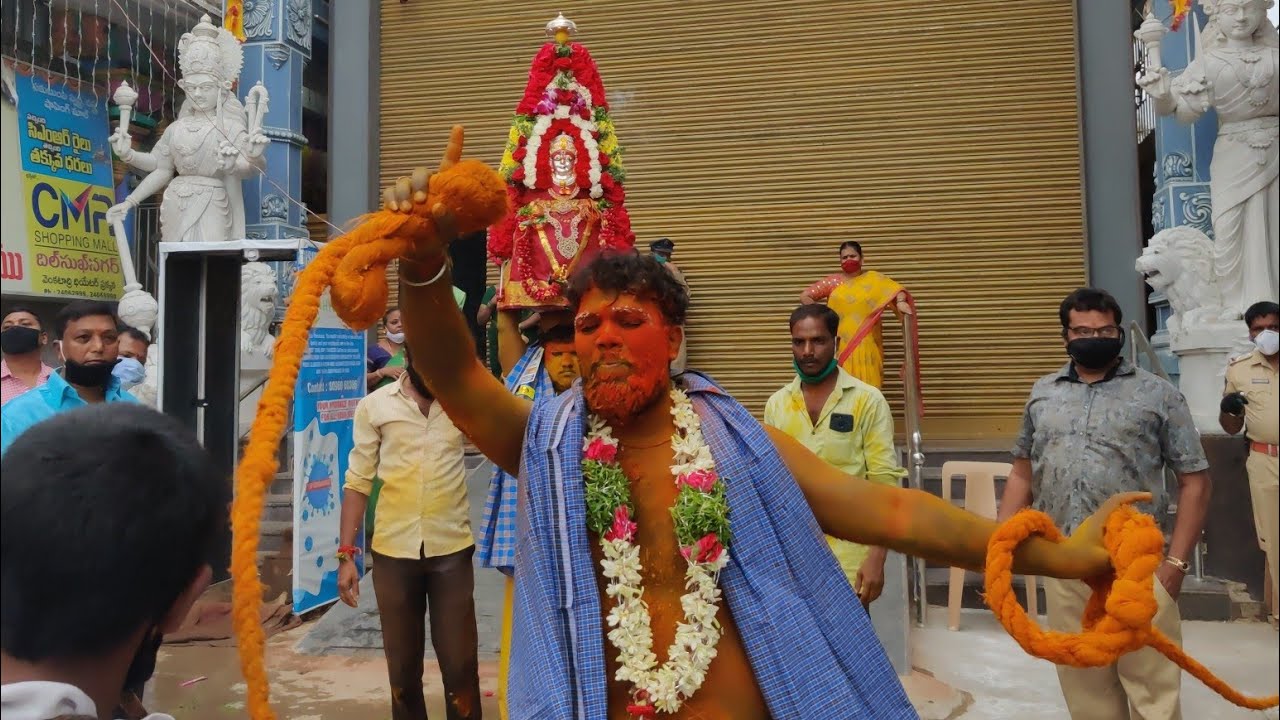 Old City Bonalu 2020 | Potharaju dance at Ghatam Procession | Miralam ...