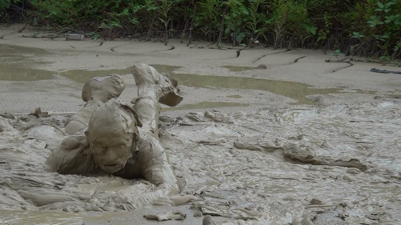 Mudpunker play in mud - YouTube