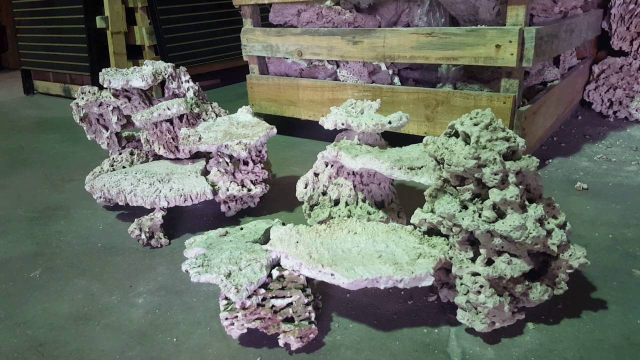 Reef aquascape for a 4 foot tank by fijireefrock.com (JR) - YouTube