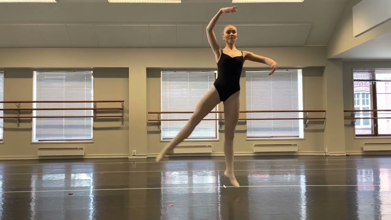 Sissone double under - YouTube