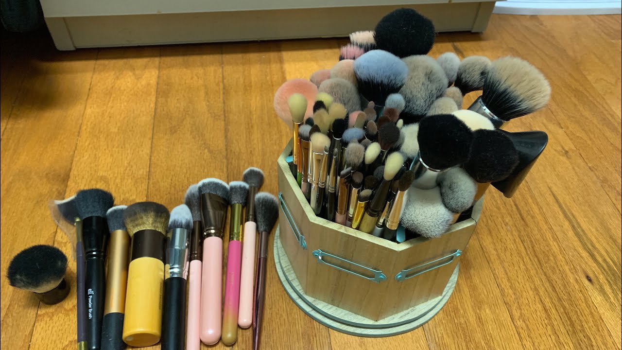 Decluttering my brushes - YouTube