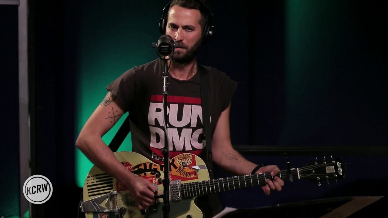 Mondo Cozmo performing "Plastic Soul" Live on KCRW - YouTube