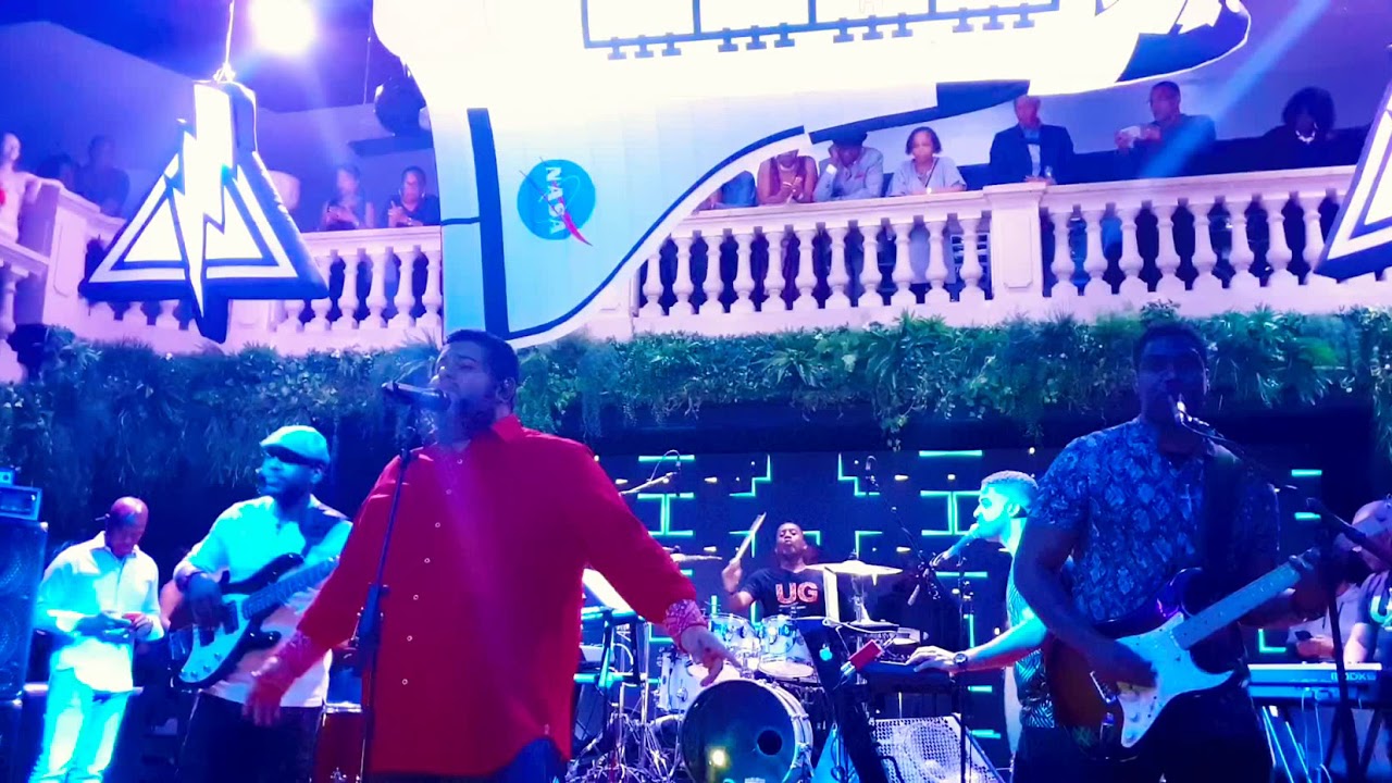 Vayb live à Paris-Full Performance - YouTube