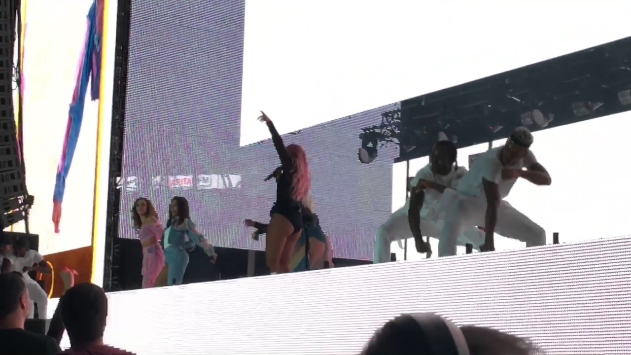 Little mix ft Sean Paul - Hair Capital’s Summertime Ball 2017 - YouTube