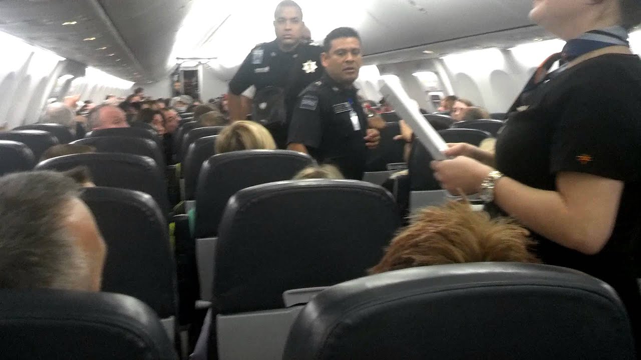 Police escort people from plane - YouTube