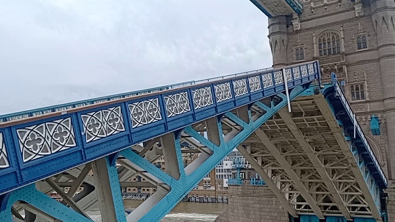 London bridge open & close - YouTube