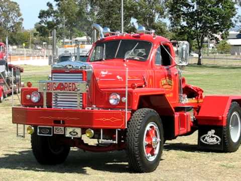 Mack B83 Model Mack Muster Gatton 2011 - YouTube