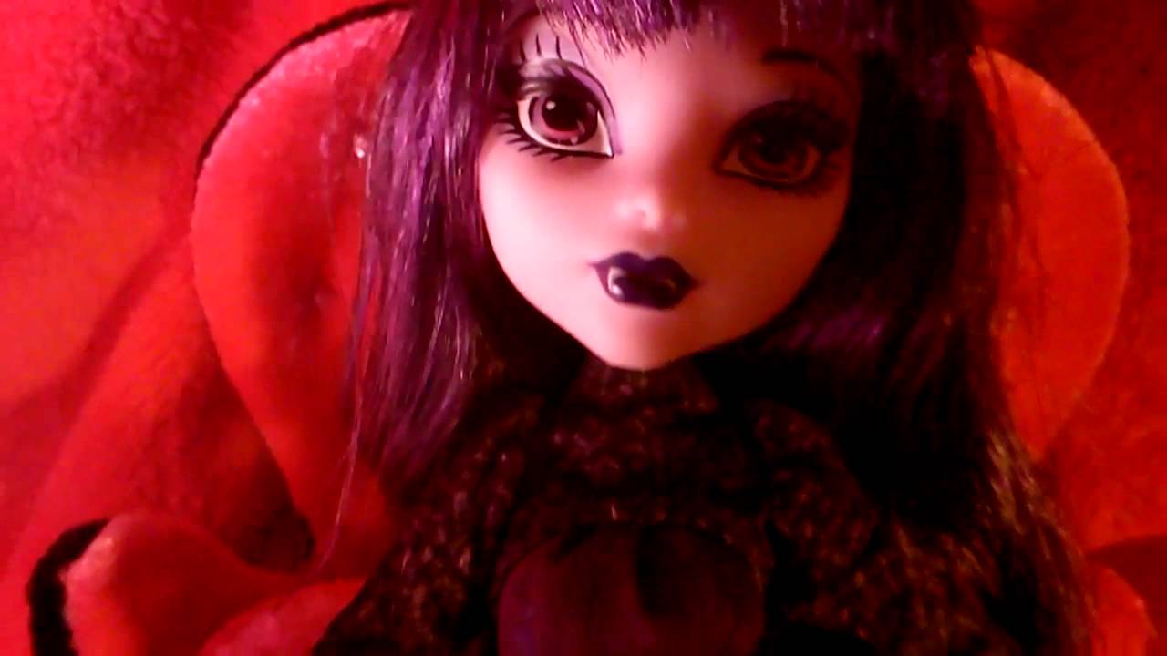 Clip Elisabat monster high - YouTube
