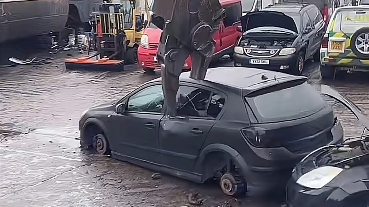 VRS Dismantling Car incredible large scrapped car process - YouTube