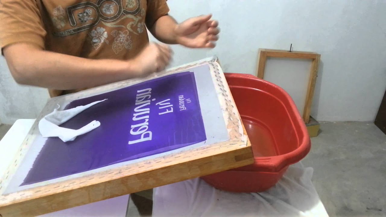 COMO RETIRAR LA EMULSION DESPUES DE REVELAR - SERIGRAFIA 💪. - YouTube