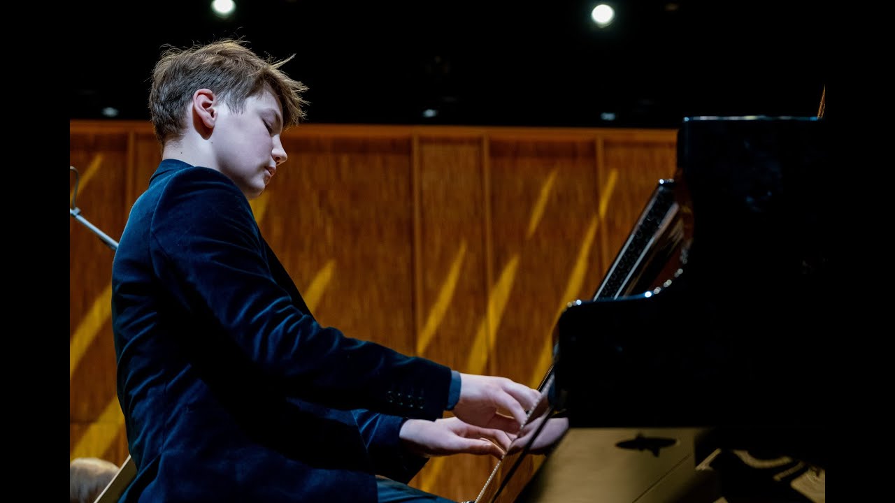 12-aastane Stefan Ilves - Haydni klaverikontsert D-duur HobXVIII 3. osa ...