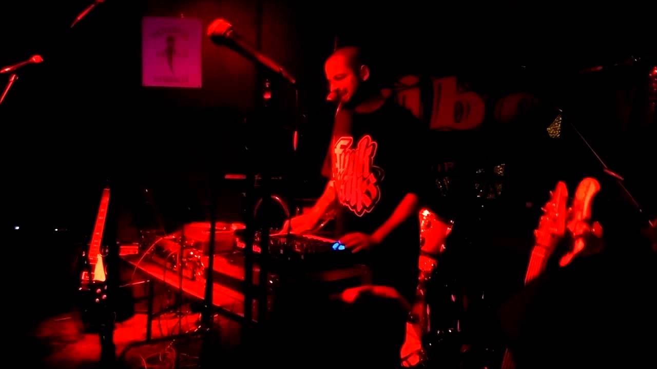 It's-Dogg Master-Let Your Body Move(..Live) - YouTube